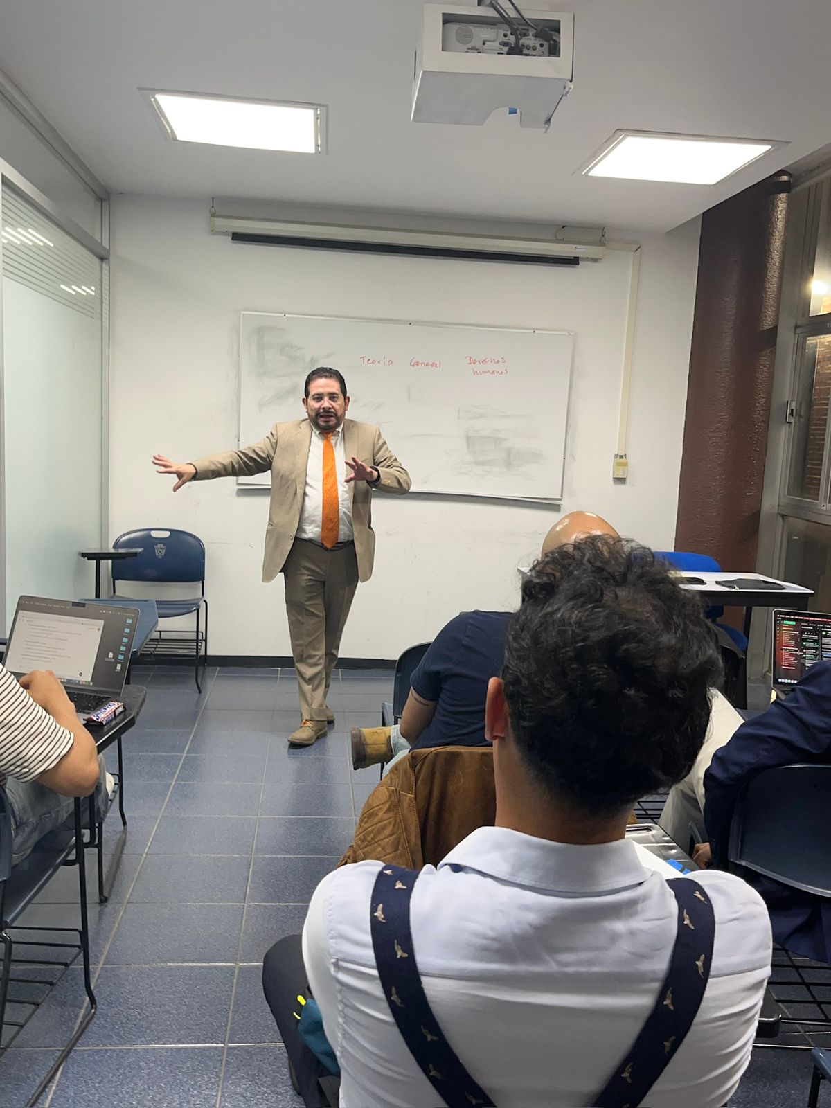 Dr. Armando Hernández