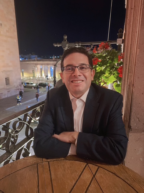 Dr. Armando Hernández