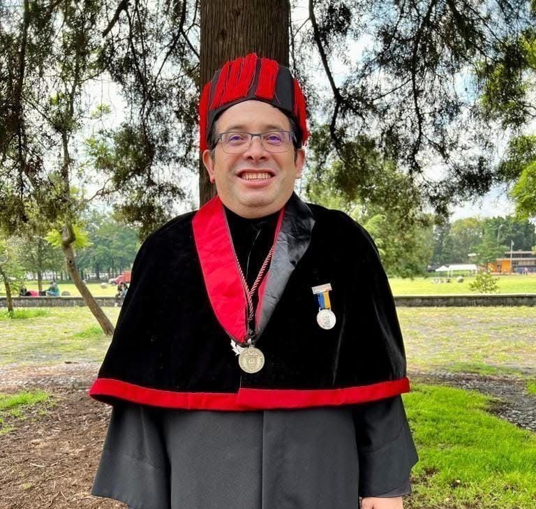 Dr. Armando Hernández