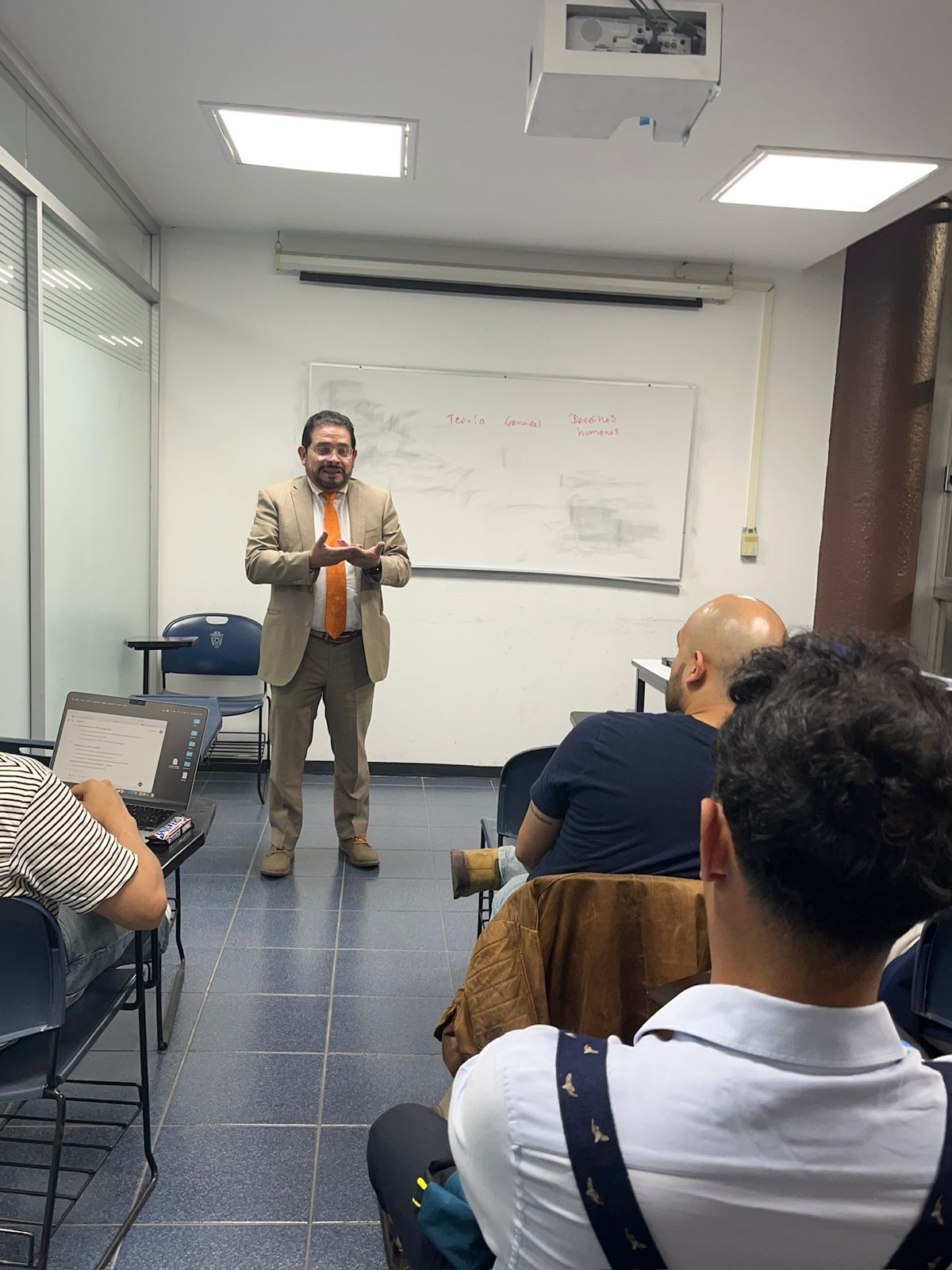 Dr. Armando Hernández